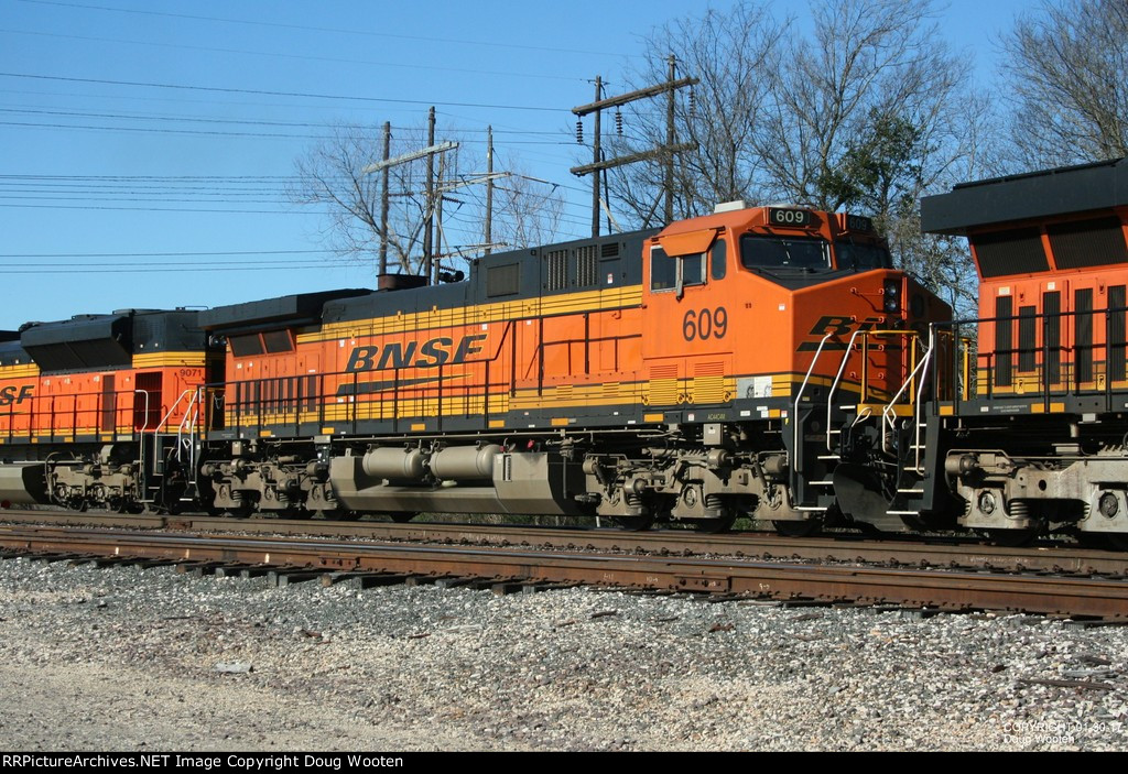 BNSF 609
